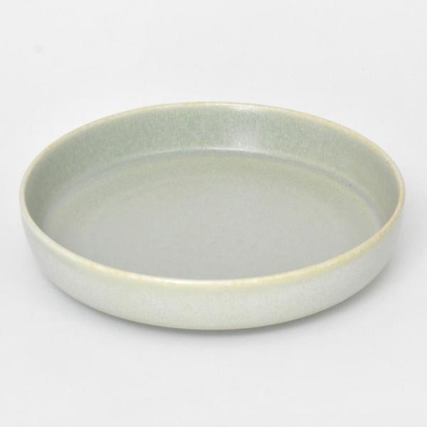 しっとりとしていて手触りの良いマットな質感が特徴の”cuisine（キュイジーヌ）”明るい色味が料理を引き立てる、自然な雰囲気の器です。ふちに高さのある、すっきりとした形なので、汁気のある料理にも使えます。程よい深みで、おしゃれな雰囲気の切...