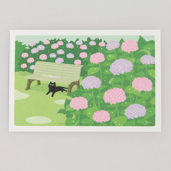 日本の四季の風景を旅している猫「たびねこ」の絵はがきです。絵の中の猫達と一緒に、小さな旅を楽しみましょう。「たびねこ ポストカード あまやどり」は、日本の四季を旅する猫たちが描かれた絵はがきです。美しい風景の中で、猫たちと一緒に小さな旅を楽...