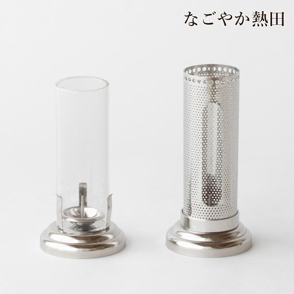 丈夫で長持ち、安心の日本製。風のある場所でも使いやすい便利なローソク立て。風防は高級感のあるガラス製か、土台と一体感のあるステンレス製からお選びいただけます。やや小ぶりで携帯に便利なコンパクトサイズ。出先はもちろんご家庭内でも。シンプルな造...