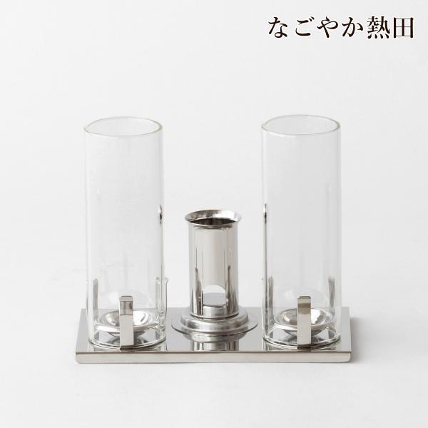 丈夫で長持ち、安心の日本製。高級感のあるおしゃれなガラス風防付き。お墓参りに欠かせない、お線香と一対のローソクを同時にお供えできる便利な一品です。お墓周りに置くだけで設置完了、台座付きで安定感のある一体型。シンプルながら高級感のある見栄え、...