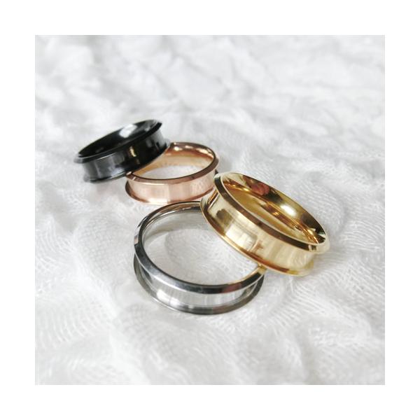 着けやすいシンプルなエタニティタイプのリングです。埋め込み部分はぐるりと一周しています♪ステンレス素材。 同じタイプのリングr77に比べると、リング幅が2mmほど広く、縁の部分が少し厚くなっています。重量は軽めですが、シッカリ感があります。...