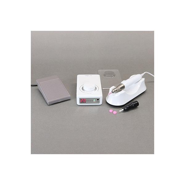 一回のフル充電で従来より長時間使用が可能です。回転数がデジタル表示で、電池の残量も3段階表示。マイナーチェンジに伴いACアダプターとコントローラーが変更となります。旧ACアダプターで新コントローラーを使用したり、またその反対でも使用できませ...