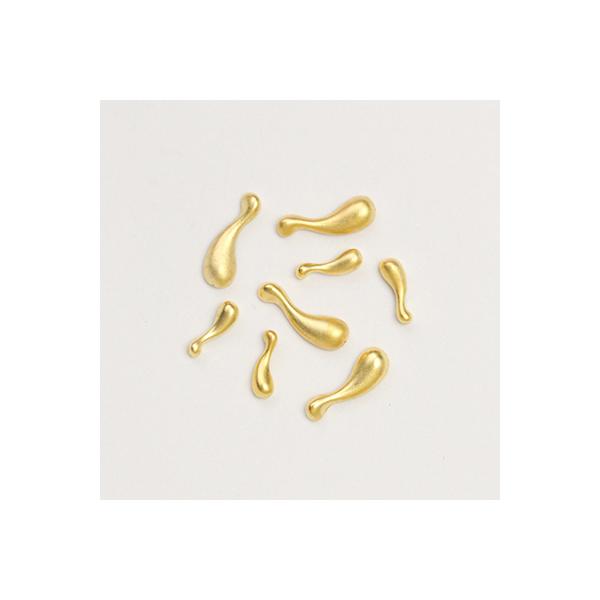 西山麻耶先生プロデュース商品です。Donaclassy〜ワンランク上の洗練された指先に〜滴り落ちそうなしずく型のパーツ。左右の手で同じ形にならないように右向き左向きをつくったこだわりのパーツ！大小サイズ入り マットと艶有りバージョンもあるの...