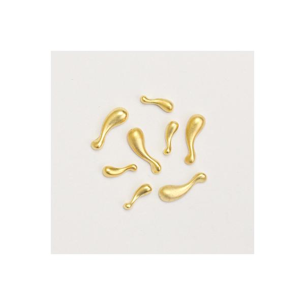 西山麻耶先生プロデュース商品です。Donaclassy〜ワンランク上の洗練された指先に〜滴り落ちそうなしずく型のパーツ。左右の手で同じ形にならないように右向き左向きをつくったこだわりのパーツ！大小サイズ入り マットと艶有りバージョンもあるの...