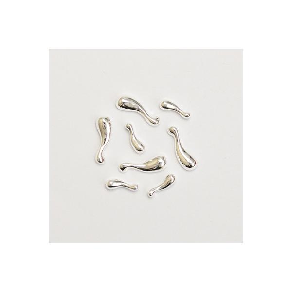 西山麻耶先生プロデュース商品です。Donaclassy〜ワンランク上の洗練された指先に〜滴り落ちそうなしずく型のパーツ。左右の手で同じ形にならないように右向き左向きをつくったこだわりのパーツ！大小サイズ入り マットと艶有りバージョンもあるの...