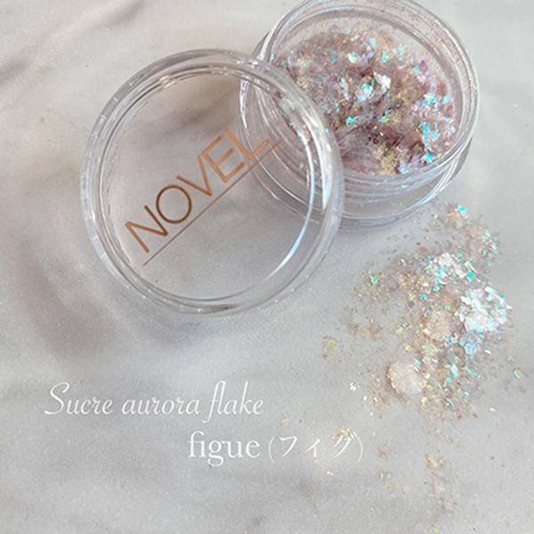 ｆｉｇｕｅ既存のファンシーオーロラフレークより輝きや光沢感が強いながらも、ほんのりダスティー感があるフレークです。光の当たる角度により表情が変わります。非常に埋め込みやすいので本品の上にカラーやアートを重ねて奥行き感を演出することが出来ます...