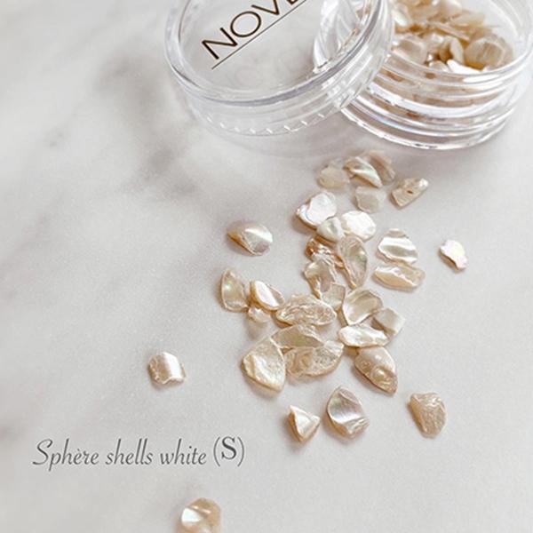 ｗｈｉｔｅ　Ｓ奥行きのある輝きが宝石のようなナチュラルシェルです。それぞれ個性のあるシェルの輝きをお楽しみ下さい。トップジェルを塗布していただくとさらに輝きが増します。Sサイズ平均4?7mm程度若干大きいものが混入する場合がございますが、予...
