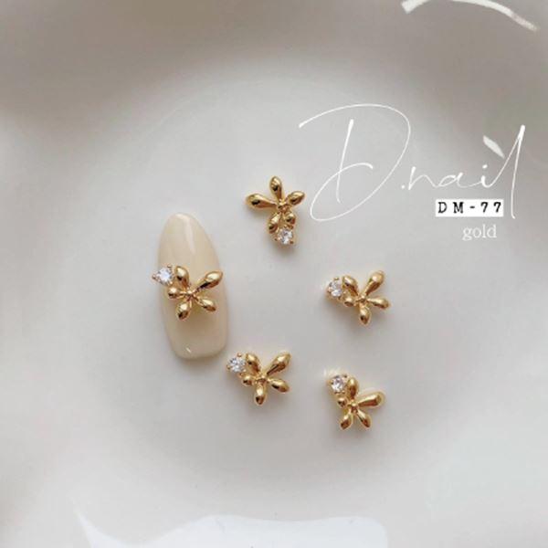 DM-77 リーフフラワーストーンの輝きが綺麗なビジューパーツ!爪に乗せるだけで華やかな印象のネイルアートが出来ます。2P10×11mm