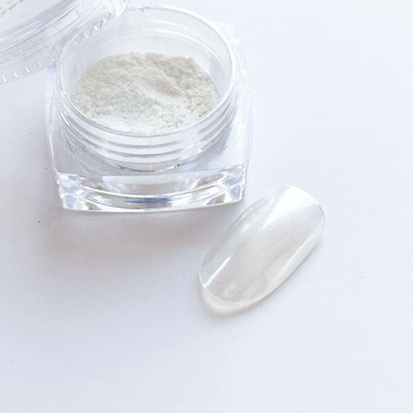 定番カラーのミラーパウダー。微粒子のパウダーで強いメタリック感が楽しめます。チップ付き内容量:0.7g