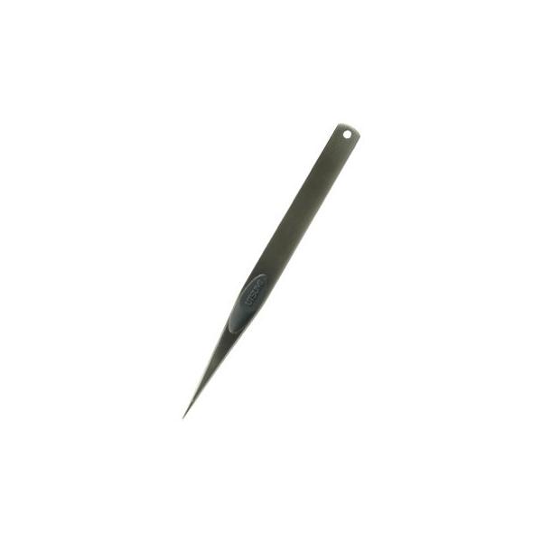 持ち手の部分にシリコン製パッドを装着することにより指のフィット感を向上させました。本体は柔らかく軽いタッチで、先端部分よりも鋭い仕上げになっていますので繊細な作業にも最適です。折り返し部分に空いた穴にチャームなどを取り付けてアレンジもできま...