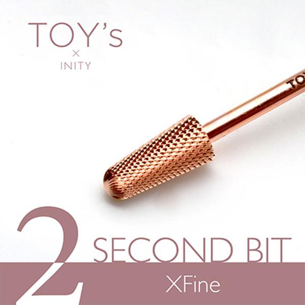 この商品はマシン施術において、２番目の削りに使っていただくビットです。オフの時はアルミを外した後に、(1)ウッドスティックやプッシャーでふやけたジェルを取り除き(2)残ったジェルをファイルで取り除き(3)バフをかけて(4)甘皮を軽く押し上げ...