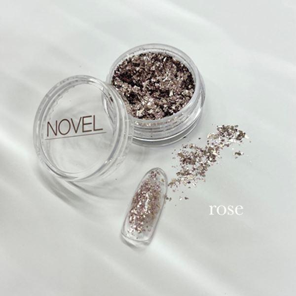 こちらは細かい乱切りのパリン(ホロ)です。繊細で上品な輝きの為、存在感がありますがきつくなりすぎないのが特徴です。細かい為、アートの下に忍ばせたり、イクステンションや粘土ジェルに混ぜていただいたり、アートやカラーの上に散らすだけでも美しく仕...