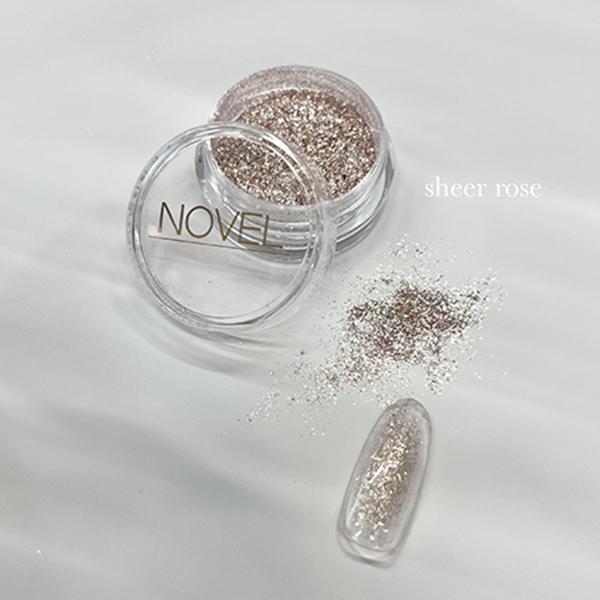 上品な輝きと淡い色味が特徴のグリッターです。粒子が細かいためクリアジェルやカラージェルにミキシングしてご使用することでワンランク上の光沢感や輝きをお楽しみいただけます。使用例のようにお持ちの粒の大きいグリッターやホログラムなどとミキシングし...