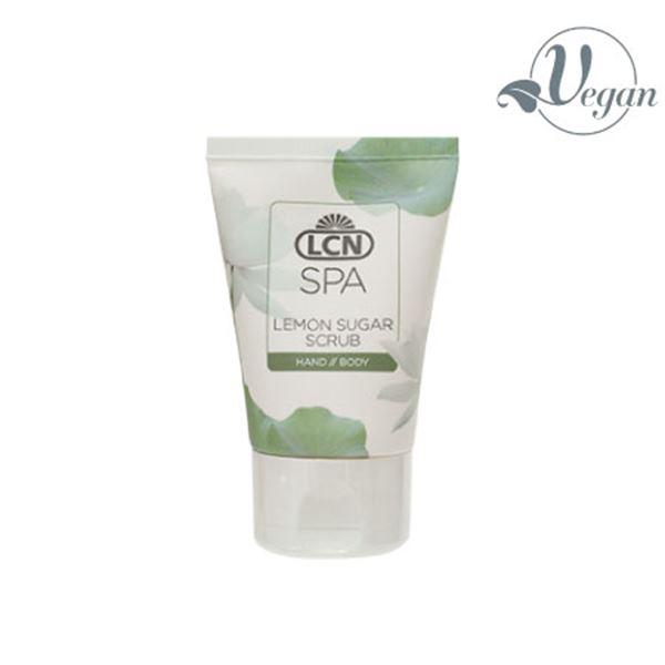 シュガークリスタルが肌の角質をやさしく取り除き、肌をなめらかにします。レモンオイルの爽やかな香り。〈使用方法〉スクラブを適量塗布し、優しくストロークします。ストロークした後は、お湯で洗い流しをし、タオルで軽く拭き取ります。30ml