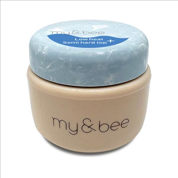 大人気「ローヒートセミハードトップ」が、ツヤ感と硬化後の強度がさらに安定してリニューアル！しっかりとした強度があるセミハードトップジェル。粘度がありながらもスムーズなレベリングでスピーディーなコーティングが可能です。フォルムを作る程度の塗布...