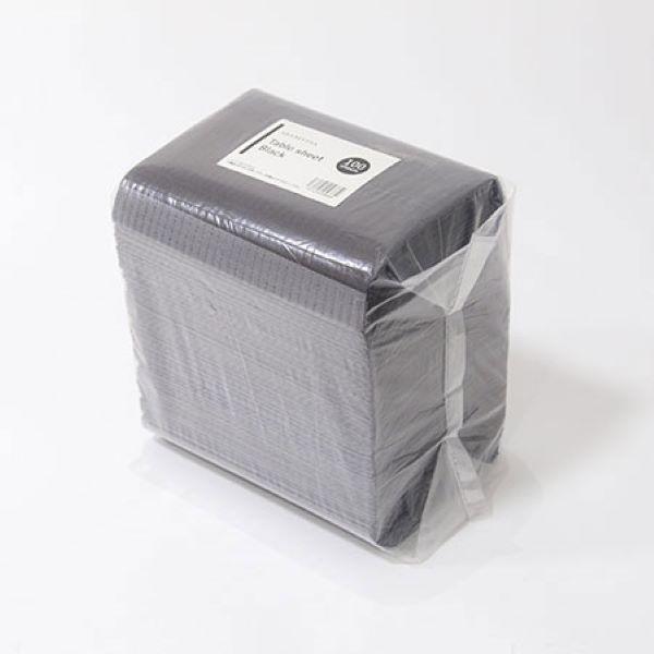 少量サイズでリーズナブルなテーブルシートです。防水性で２重になっているので、溶剤使用時にはもちろん、コンテストや検定でも大活躍です。※製品上、強い圧で擦ったり、濡れたままデスクなどに置いておくとと色移りする可能性がございますのでご注意くださ...