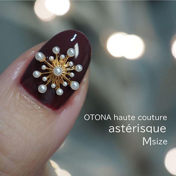 asterisque M小さな星を意味する言葉に由来し、存在感がありながら華奢な線やパールを使ったOTONAのためのアクセサリーに仕上げました。クリアに合わせてカジュアルダウンにも、大人なマットカラーと合わせたりと幅広くお楽しみいただけます...