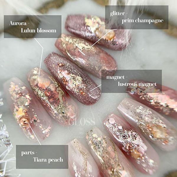 ピーチピンク系のブリオンと、うるめきのあるピンクシェルをミックス。添えるだけで、指先にキュンとときめく可愛らしいビジューアクセントになってくれます。上品さと甘さを兼ね備えた華やかなポイントになるアイテムです。7g