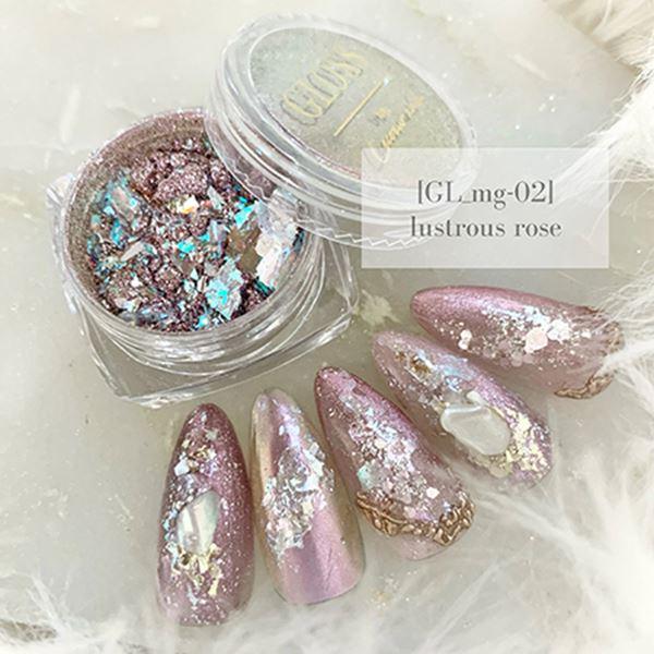 color : ピンクオーロラの輝きを秘めた、幻想的なマグネットパウダー。オーロラフレークとグリッターを加え、角度で光が揺らめきます。カラージェルの上に、クリアジェルを含ませた筆で少量広げ、硬化前にマグネットで動かしてください。ジェルに混ぜ...