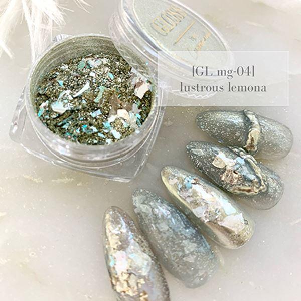 color : レモンイエローオーロラの輝きを秘めた、幻想的なマグネットパウダー。オーロラフレークとグリッターを加え、角度で光が揺らめきます。カラージェルの上に、クリアジェルを含ませた筆で少量広げ、硬化前にマグネットで動かしてください。ジェ...