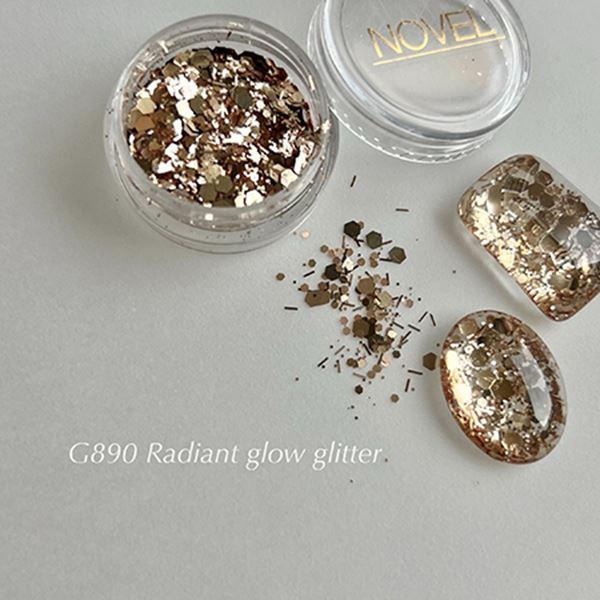 ラディアントグロウグリッター「放射する光」「輝き続けるオーラ」という意味を持ち、内側から溢れる美しさを表現。イメージ:太陽の光やキャンドルのように、人を惹きつける温かく華やかな輝き。存在感のある絶妙な色味のホロと細長いホロや細かなシャンパン...