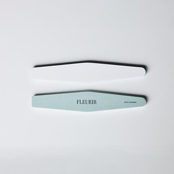 ファイリングの仕上げで使用します。裏のグリーンの面を掛けてから、表のホワイトの面を掛けてください。ジェルの様なツヤが発揮されます。