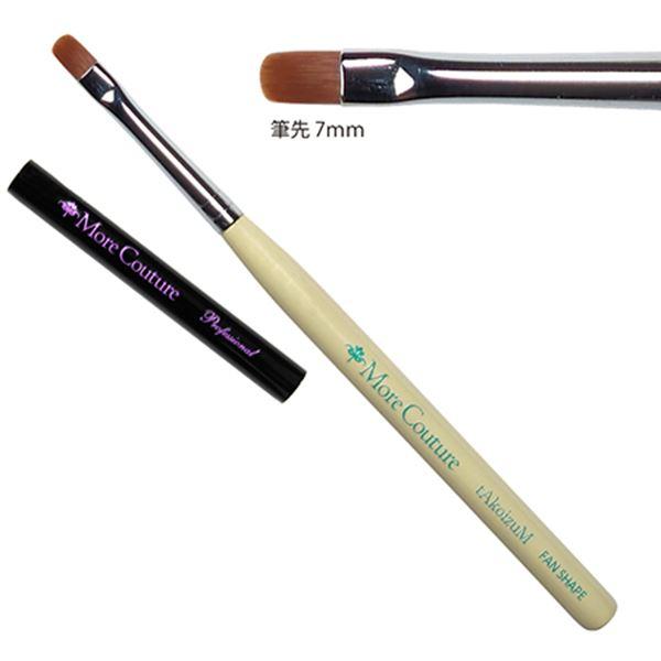 井筒貴子先生プロデュースによるジェルブラシ毛先がスクエアとラウンドの間の扇形(ファンシェイプ)になっており、キューティクルラインにフィットし綺麗に仕上がります。先端にカーブがありながらもサイドに角を残しているため、コーナーからサイドウォール...