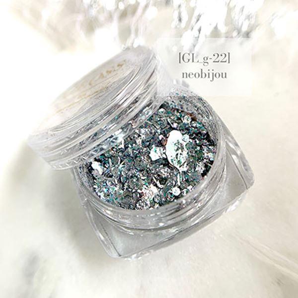 GL_g-22ブルーベースのオーロラグリッターに、オーロラフレーク、繊細な糸状のホロなど、様々な形状の輝きがmix。ブルーの色味は強く主張せず、ベースカラーを選ばないのが特徴です。どんな色の上にも美しく馴染み、透明感と奥行きのある輝きをプラ...
