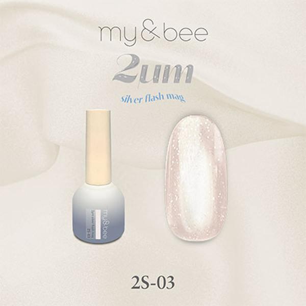 2S-03最小2μmの超微細シルバーマグの新素材と大粒のフラッシュをかわいくMIX今までにない立体感でうるつやな奥行き！シルバーベースに2μmシルバーマグ＋シルバーの大粒フラッシュラメをMIX【内容量】8mlソフトジェルタイプ UV約1分 ...