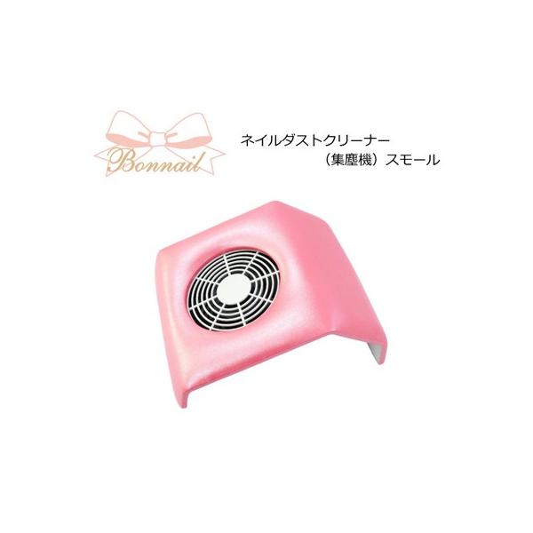 サロンワークで発生する空気中のダストを集める集塵機です。腕置き部分はクッションになっているのでアームレストとしてもご使用いただけます。コード式でオン、オフのスイッチが付いています。集塵バック3枚付き。サイズ：幅270mm×高さ110mm×奥...