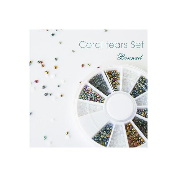 玉虫色に輝くものやホワイトクリアなどカラーバリエーションが豊富な光の角度で変わるガラスビーズです。ビジューの隙間に埋めたりするのにもおススメです。サイズ：約１〜３ｍｍ内容量：約０．４ｇ×６種