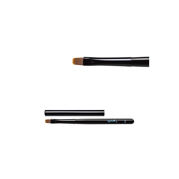 毛質は柔らかめですが、シアーカラーからマットカラーまでカラーリングがムラなく美しく塗布できる筆です。また、ベースジェルやトップジェルの塗布にも使用できます。サイズ：長さ約１２３ｍｍ／毛丈約８ｍｍ