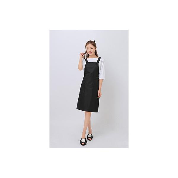 エステサロンやネイルサロンの意見が取り入れられたオリジナルエプロンです。Ａラインがボディラインをきれいに見せてくれるシンプルなデザインで、シワになりにくい軽やかな素材です。胸元と両ポケットに散りばめられたストーンは黒で統一されており、さりげ...