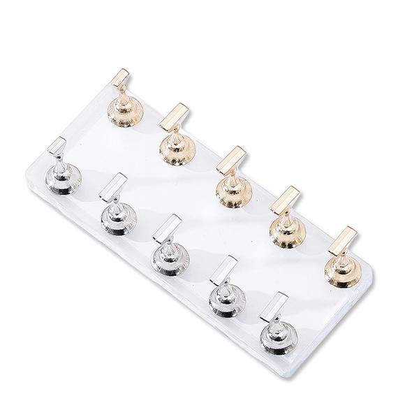 ネイルチップのデザインやカラーサンプル作りに便利な「クリアチップスタンド ストレートタイプ」の10個セットです。透明なので色の見え方を邪魔せず、ネイルカラーやデザインの確認に最適。■ストレート型で整理しやすいチップをまっすぐ並べられるので、...