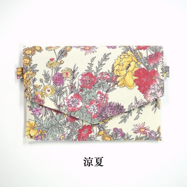 アパレルに用いられる布生地からセレクトした素材を表紙に使用したふくさタイプの 御朱印帳入れです。　●表紙素材：　プリントクロス（ちりめん）　●サイズ　：　220mm x 155mm　●おもさ　：　約60g