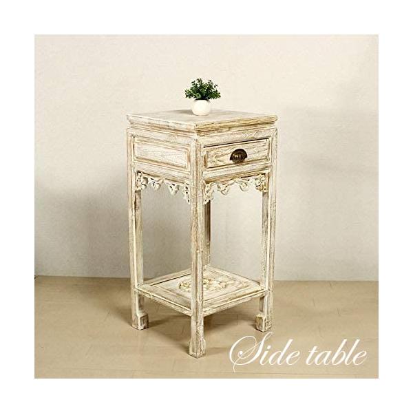 ●商品説明手彫りのサイドテーブルです。世界３大銘木の中でも人気の高いチーク材を素材に使用し、引出しの引き手部分にはおしゃれな真鍮が付いています。ナチュラルな心地よいカラーリングで、落ち着いた雰囲気があります。●素材チーク材・真鍮●サイズ幅約...