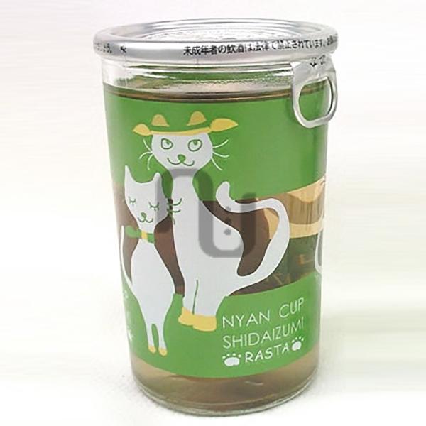 志太泉酒造が考えるカップ酒とは、ポップな親しみやすいカップと本格的な酒質。カップ酒界の横綱いや大関に名前だけでも対抗しうる唯一のネーミング「にゃんかっぷ」。かわいい猫のラベルです。 梅の実入りの、どこか懐かしいさっぱりした味わいの純米酒仕込...