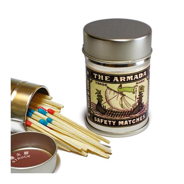 レトロラベル缶マッチ・船シリーズは、防湿効果と安全性を保持できるよう缶ふたの内側にマッチを擦って火をつける側薬を張り、マッチの軸向きは火のつく頭が下になります。