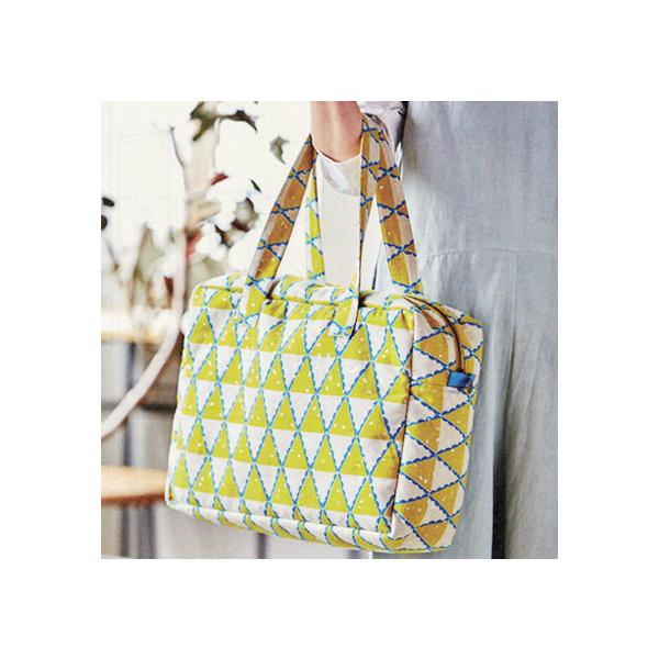 【材料】表地（A布）　110cm幅×100cm / 裏地（B布）　110cm幅×80cm / 接着キルト芯　95cm幅×95cm / ファスナー（3.5cm幅）　60cm×1本 / 11mm幅ふちどりバイアステープ　320cm【出来上がりサ...