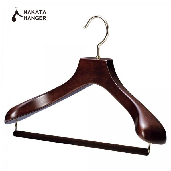 NAKATA HANGERを代表するスタイリッシュな印象の一本。機能とデザインが融合した万能ハンガー。Authenticコレクションの中で一番人気のある、スーツ用ハンガー見た目の美しさと洋服を型崩れさせない機能性をあわせ持っています。人間工...
