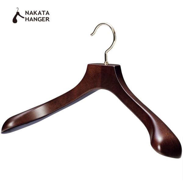 NAKATA HANGERを代表するスタイリッシュな印象の一本。機能とデザインが融合した万能ハンガー。Authenticコレクションの中で一番人気のある、スーツ用ハンガー見た目の美しさと洋服を型崩れさせない機能性をあわせ持っています。人間工...