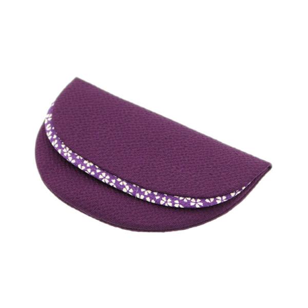 ☆ネコポス送料無料数珠袋 念珠袋 ちりめん半月 紫 数珠入れ 念珠 仏具 お葬式 お通夜 葬儀 法要 数珠袋カラー：紫京都の熟練職人が丹精込めて手作りで仕上げた逸品です。女性用の略式念珠（一連の片手念珠）が納まるサイズになります。お数珠だけ...