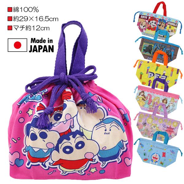 ◎素材　綿100％◎サイズ　約29×16.5×マチ12cm◎特徴　人気キャラクターのランチ巾着！　・安心安全の日本製　・持ち手付き　・マチが広くお弁当がすっぽり入る　アナ雪・ラプンツェル・プリンセス　ドナルド・プー・パウパト　ドラえもん・ク...