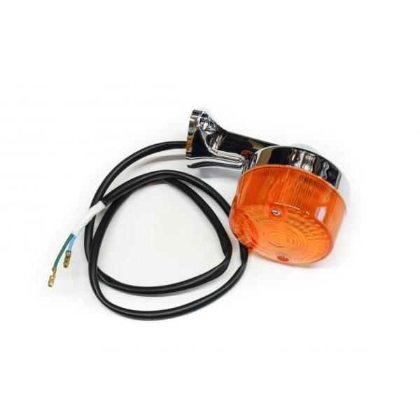 スーパーカブ50/70/90、プレスカブ用リヤウィンカーレンズASSY（右）です。位置は車両後方から見て、右側のウィンカーとなります。「転倒などでレンズ、ベース部分が破損してしまった」「メッキ部分が剥がれてしまって格好が悪い」そんな方の為に...