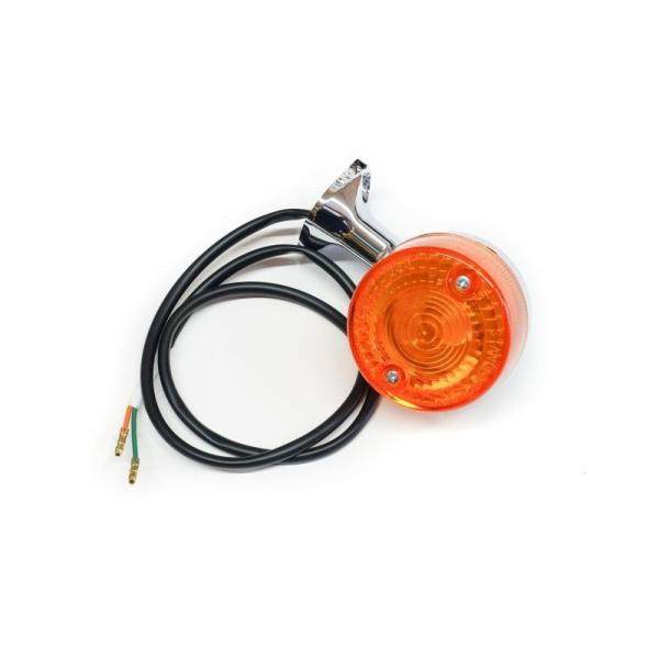 スーパーカブ50/70/90、プレスカブ用リヤウィンカーレンズASSY（左）です。位置は車両後方から見て、左側のウィンカーとなります。「転倒などでレンズ、ベース部分が破損してしまった」「メッキ部分が剥がれてしまって格好が悪い」そんな方の為に...