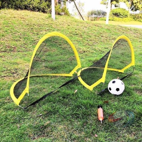 サッカーゴール練習 ミニサッカーゴール 3歳+の子供お向け 折り畳み式 取付簡単 アウトドア 室内 屋外 子供フットサルゴール ゴールネット トレーニング商品説明商品：サッカーゴール練習カラー柄：写真の通り重量：約200ｇセット内容：サッカ...