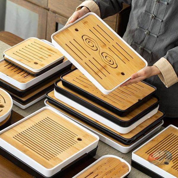 【商標登録済】特許庁　登録番号第６３４１５０５号 ◆素材：竹製◆カラー ホワイト ブラック◆サイズ 32*23*4.3cm◆セット内容：茶盤x1(茶壺・杯は付属しておりません)◆【お手入れしやすい】品質のある竹で作られていますので、全体を水...