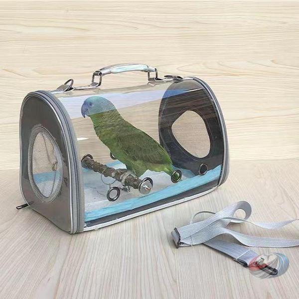 外出時に鳥バッグを持ち運べます：旅行、景色鑑賞、散歩、引っ越し、一時的な移動、通院、地震、緊急時など、インコを連れ出さなければならない様々な場面に。 このポータブル鳥かごはこれらの作業をうまく完了できます。中型および大型のオウムを持ち出すた...