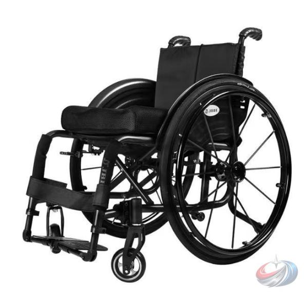 【折り畳み式車椅子】輸送用シートの頑丈なアルミニウム合金フレームは、日常の交通機関での全面的な支援を提供し、変形しにくく、耐久性があります、安全で頑丈で快適な可搬性のための優れた選択肢となって、ストレージと転送のために折ることは容易です。【...