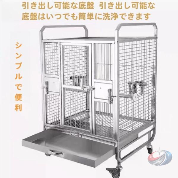 【大型鳥かご】：中型の巣箱には、鳥の活動に役立つステンレス製の爪研削棒が1本入っています。2つのドアと2つのフードボックスがあり、それぞれに小さな独立したドアがあり、餌を与えやすく、開けやすくなっています。トレイ下部のネットはすべて引き出し...